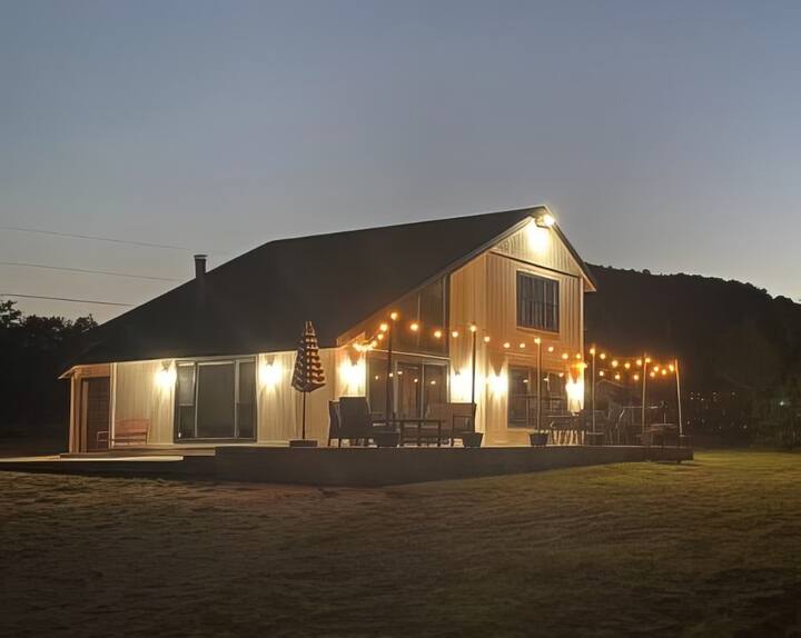 Modern Lux Farmhouse Near Frio River ~ Mntn Views! - Leakey, TX