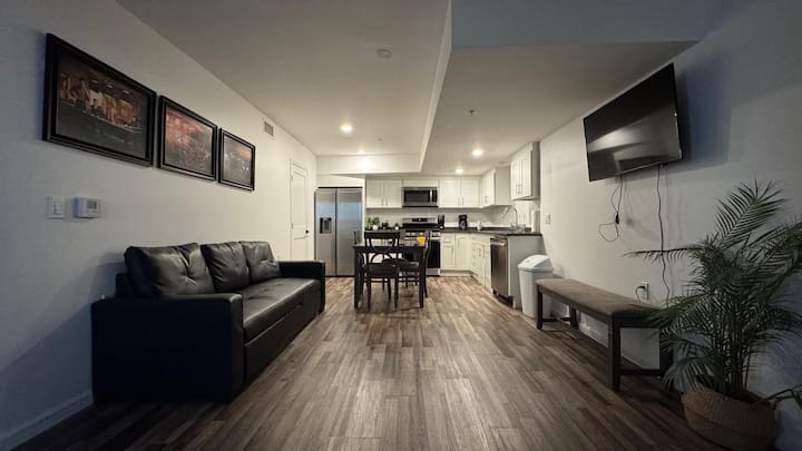 Charming Home With Warm And Inviting Feel. - 웨스트할리우드