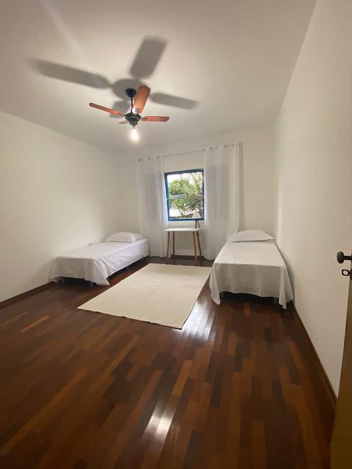 Quarto 2 Para Solteiro(a) E Casais - São José dos Campos