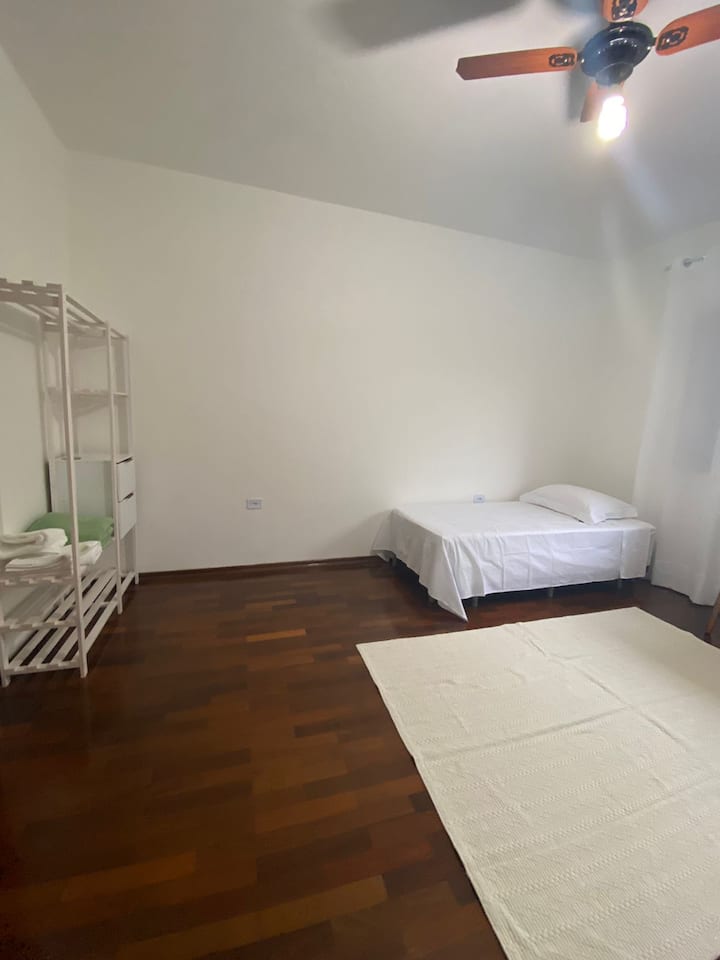 Quarto 3 Para Solteiro(a) E Casais - São José dos Campos