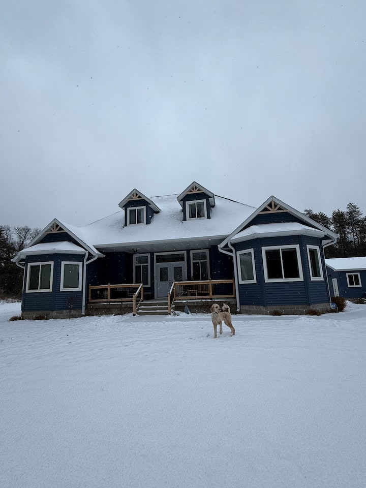 Cozy Blue Chalet - Duck Lake State Park, Whitehall