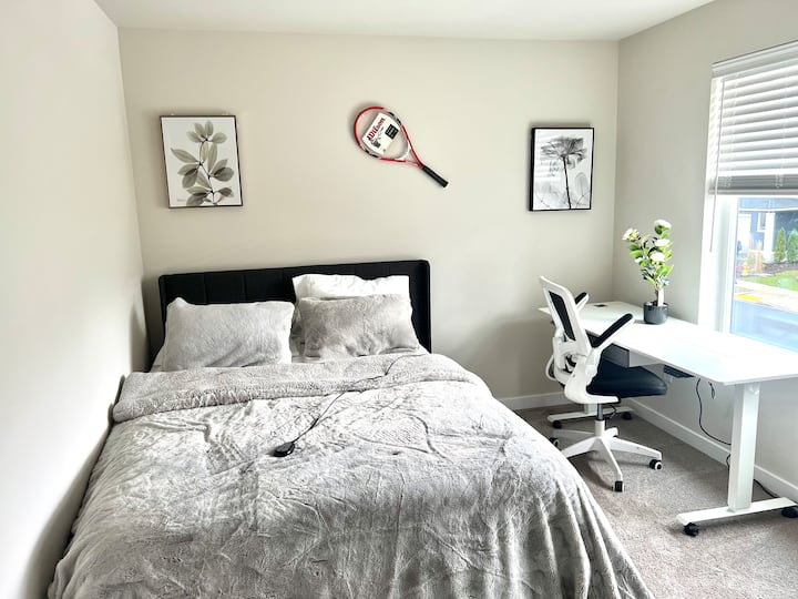 Cozy Bedroom & Bath In New House - Marysville, WA