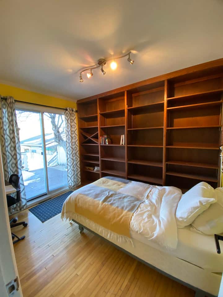 Cozy Room With Private Patio - 에드먼턴