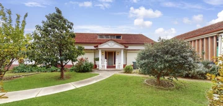Massive House In Magill - Adelaide