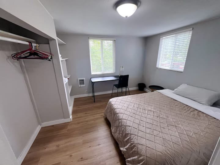 Cozy Room 2 On Bus Line Close To Redmond Dt - Redmond, WA