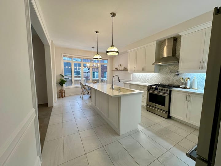 Where Elegance Meets Comfort - Oakville