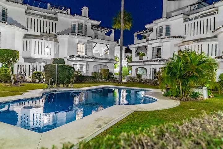 Banus Spacious Penthouse - Marbella