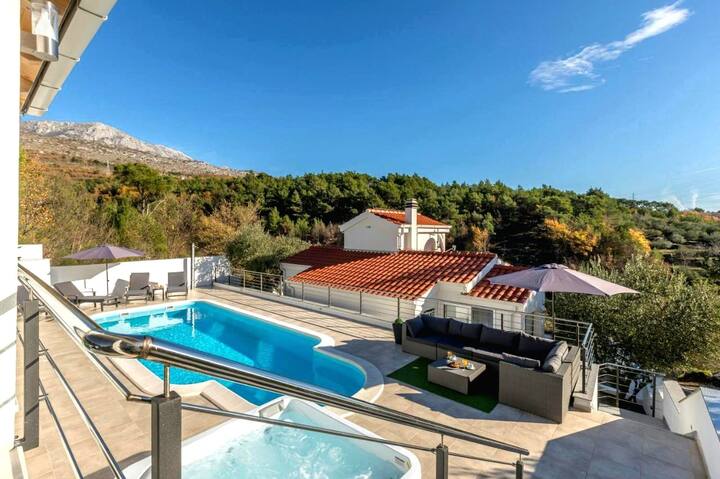 Secluded Villa In A Forest With Heated Pool (6+1) - Omiš