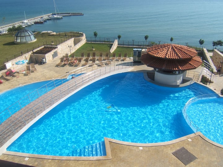 Two Bed Apartment In Sveti Vlas. Overlooking Bay. - Sveti Vlas
