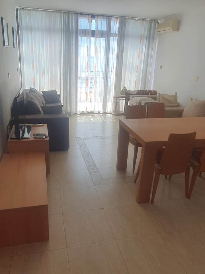Two Bed Apartment In Sveti Vlas. Overlooking Bay. - ブルガリア