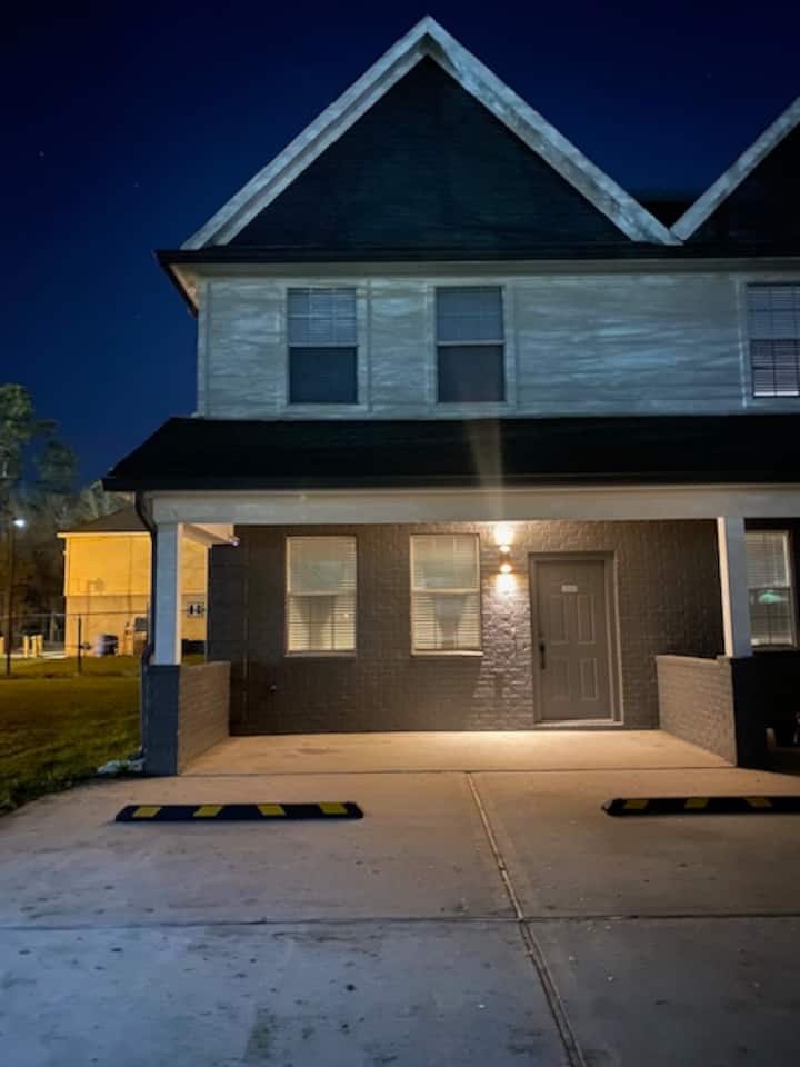 2 Bdrm Suite - Great Location -B - Spring