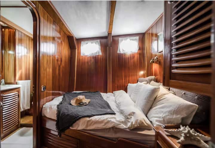 Yacht Double Bed Cabin ( En-suite)2 - Barcelone
