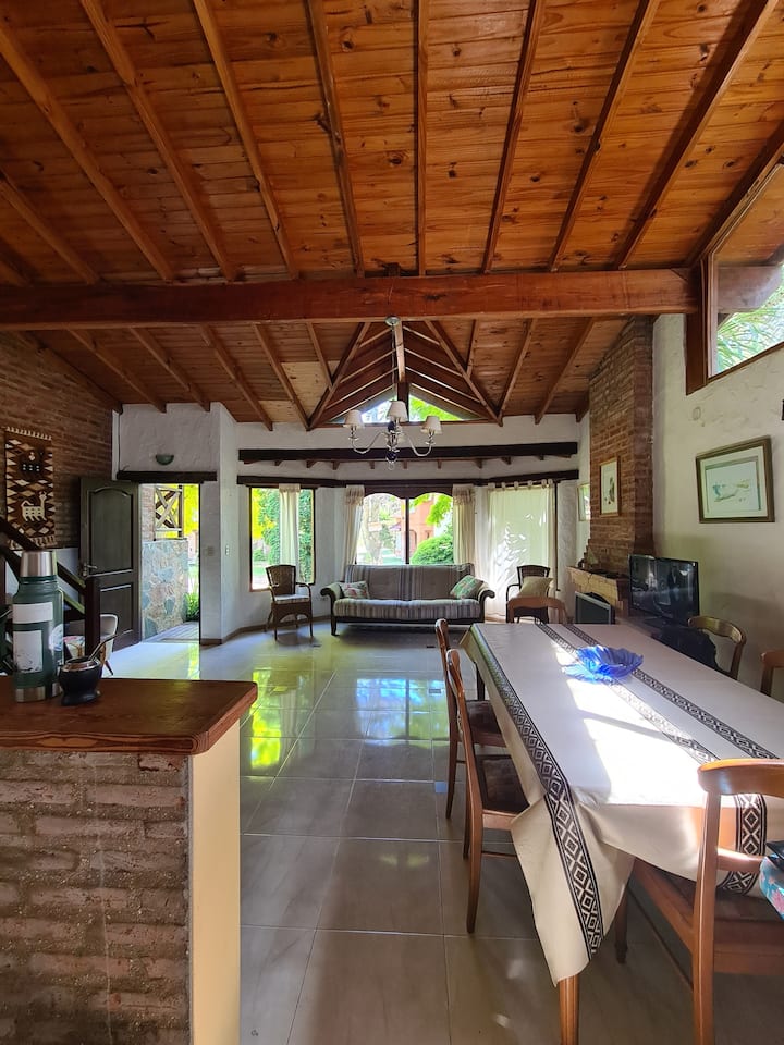 Hermoso Chalet En Costa Del Este - Santa Teresita