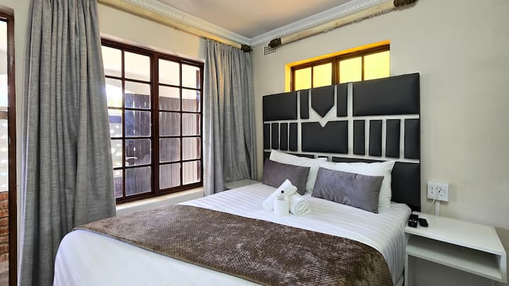 Gracious Greet Room 4 - East London