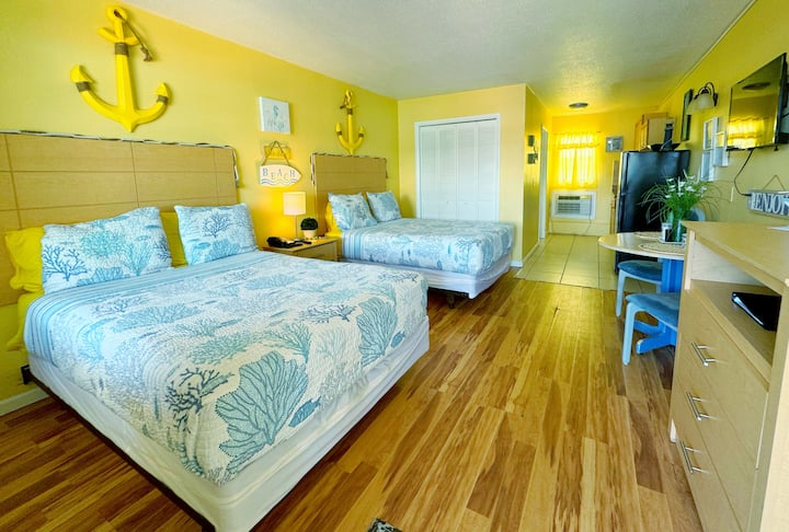 Walk To Beach | Pool • Near Shops & Live Music - St. Pete Beach, FL