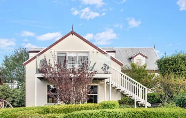 Hyland Guesthouse - 와남불