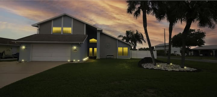Charming Ocean Front Beach Home - Weeki Wachee, FL
