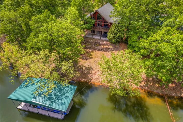 Lake Front! Lodge Style 6-bed Cabin & Private Dock - Disney, OK