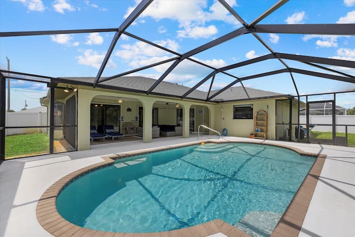 Charming 3-bedroom Pool Home - Englewood, FL