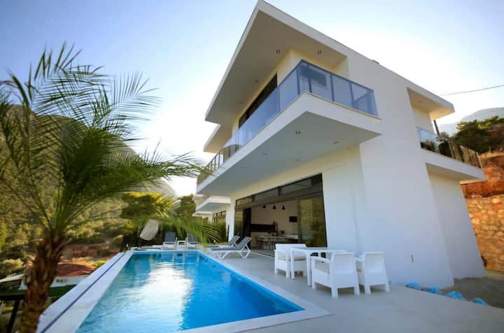 Deniz Manzaralı Havuzlu Villa - Adrasan