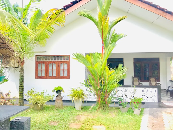 Family Villa Mirissa - 2 Bedroom Ac Villa - Mirissa