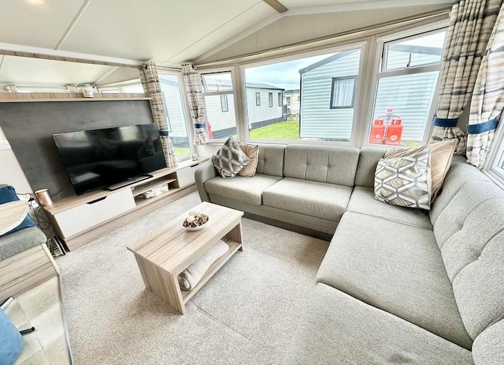 3 Bedroom, Close To The Beach - Porthcawl
