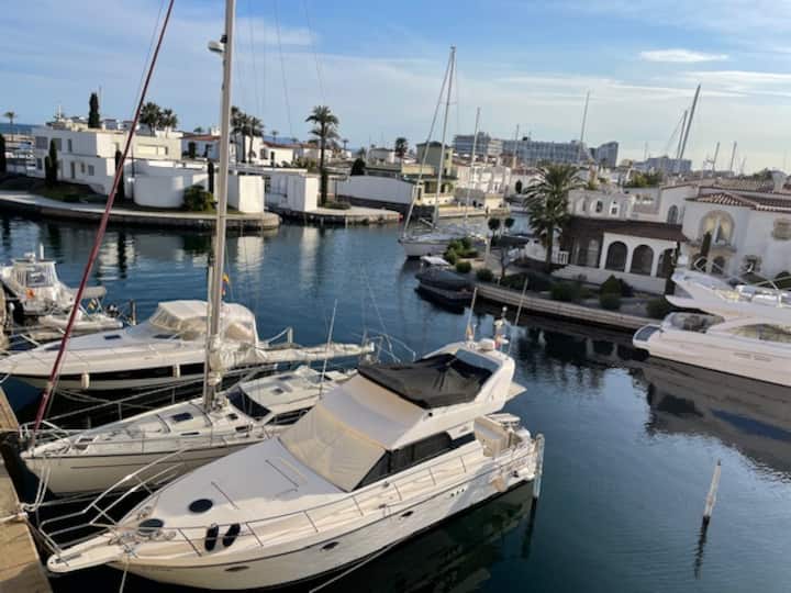 Appartement Spacieux Avec Vue Imprenable Sur Canal - Empuriabrava