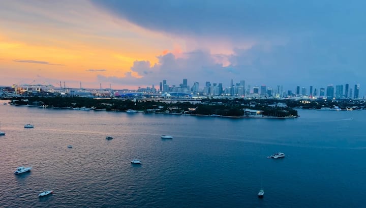 Stunning Views 2bd Condo @ Hotel/w Pool/bar - Miami Beach, FL