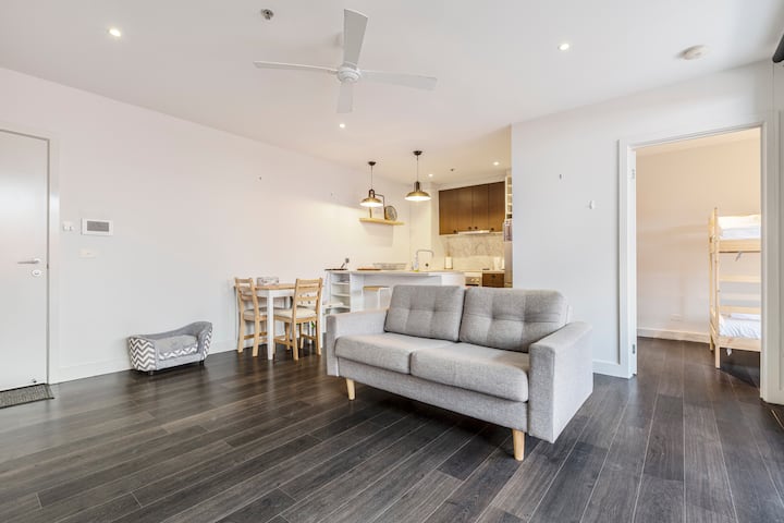 Coastal Getaway + Parking – Steps From The Beach! - Mordialloc