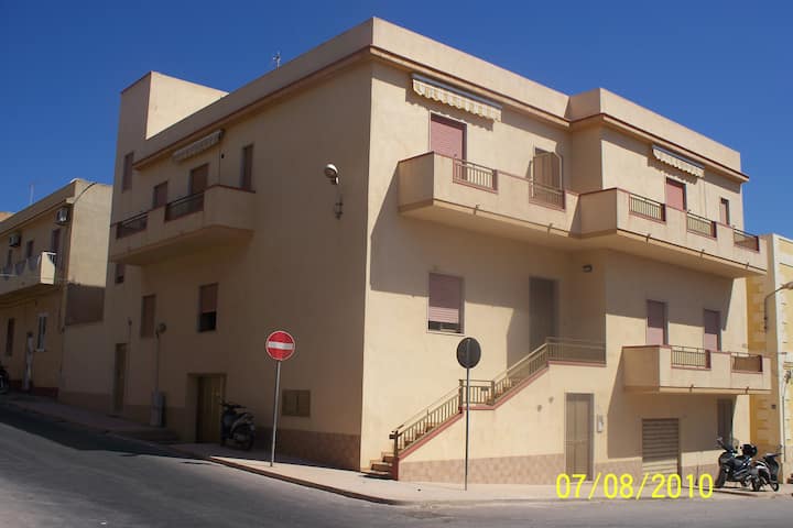 Enza E Calogero - Lampedusa