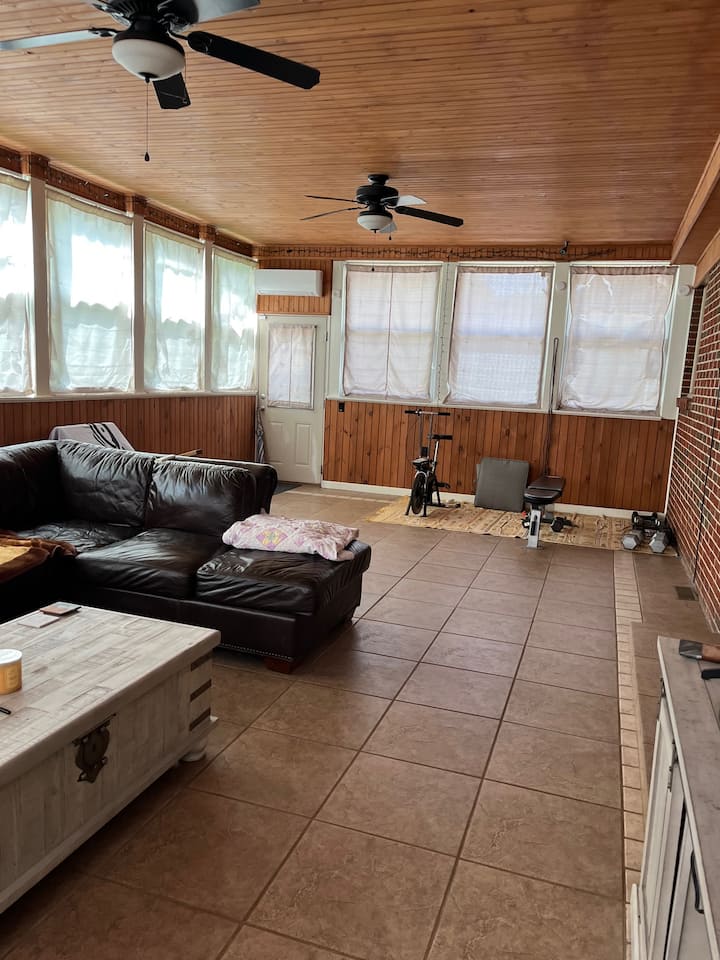 Quiet, Private, Cozy House. - Bristol, TN