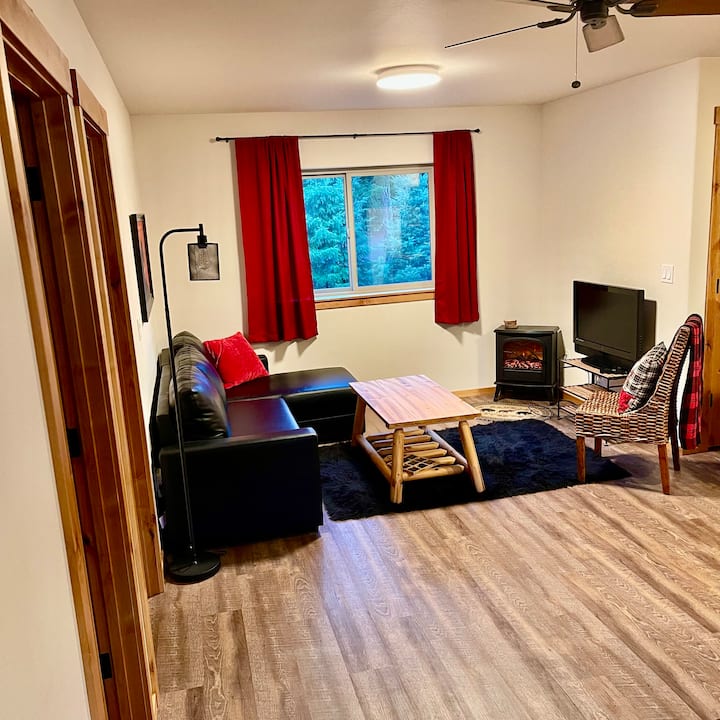 Packwood Cabin (Guesthouse): Eagle’s Nest - Packwood, WA