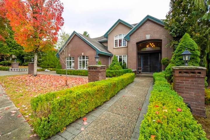 Luxury Red-brick House-1 Bed/1 Bath-f102 - Coquitlam