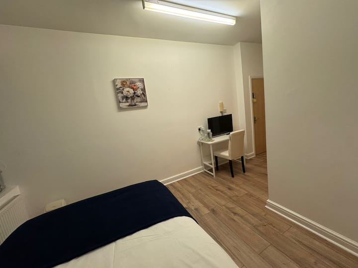 Deluxe Double Room- B7 - Leicester