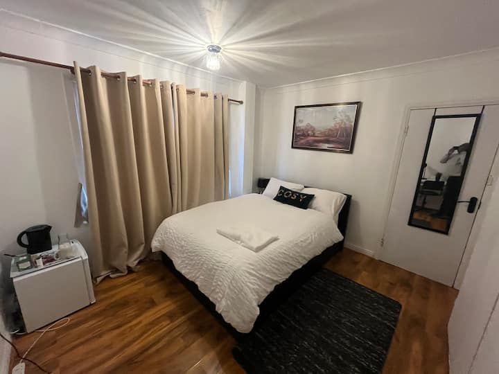 Cosy And Newly Refurbished Room - Brentwood