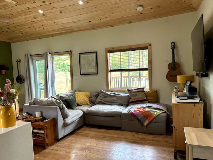 Tamarack Cottage By The Beach - Port Dover