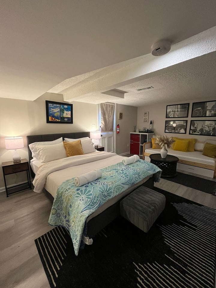 Basement Studio Apartment With Private Entrance - Alexandria, VA