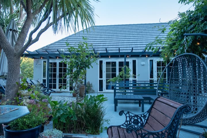 Escape On Emerald - Upper Hutt