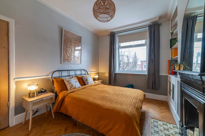Bright, Warm, Homely Double Room - Bury