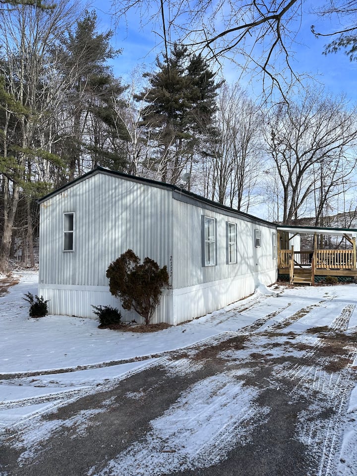 Cozy Mobile Home - Lake George, NY