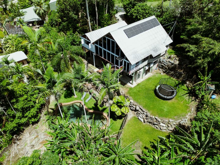 Seednest A-frame Treehouse | Forest View&game Room - Cairns