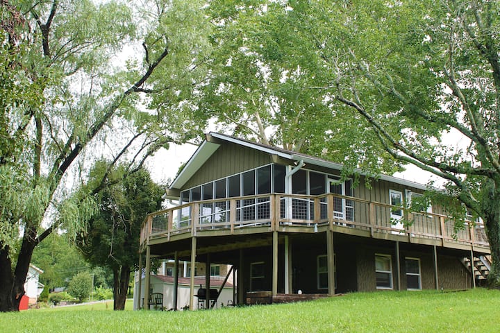 Lake House Located In A Cove. - Gallatin, TN