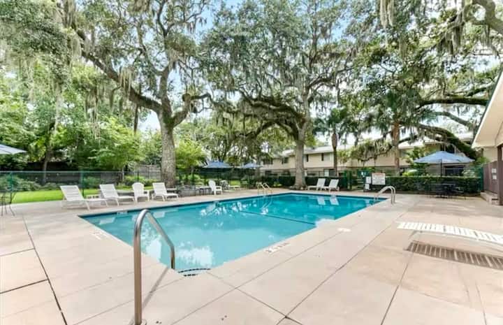 Condo In St. Simons With Pool - St. Simons, GA