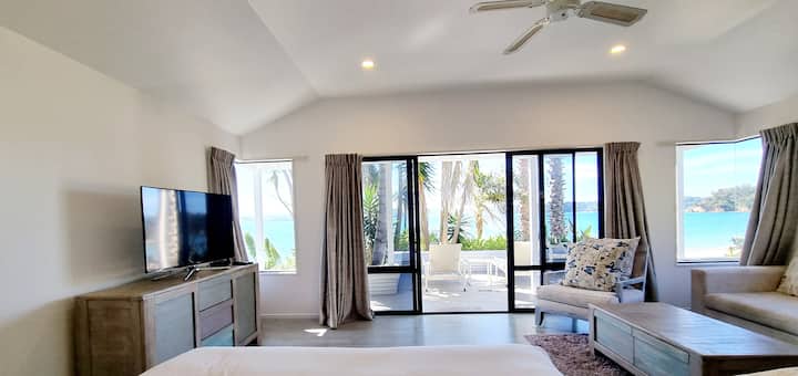The Beach House King Bed Suite #4 - Matakana