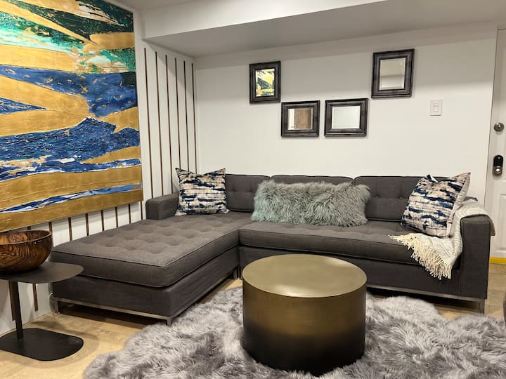 Stylish Lakeside Retreat - Toronto