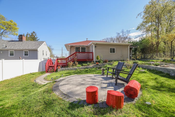 Quiet Cozy Home For You - Middletown, NY