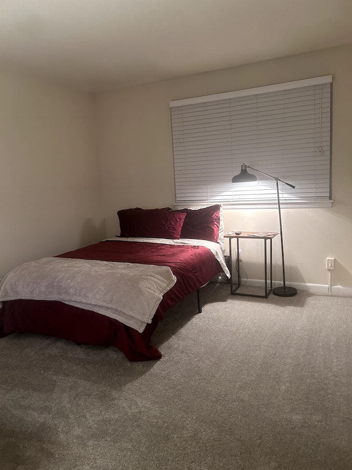 Private Room In Raleigh - Raleigh, NC