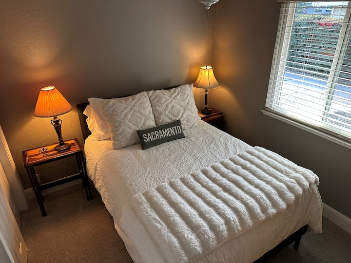 Private And 2nd Room/shared Bath - Elk Grove, CA