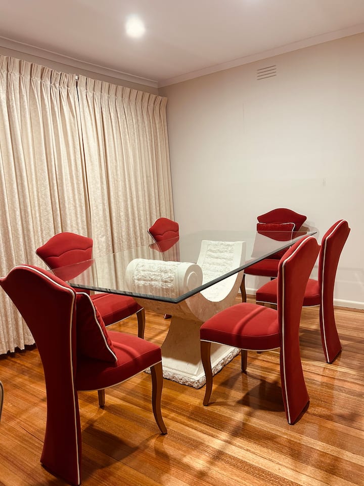 Doncaster House With Gardens, Close To Everything - Box Hill