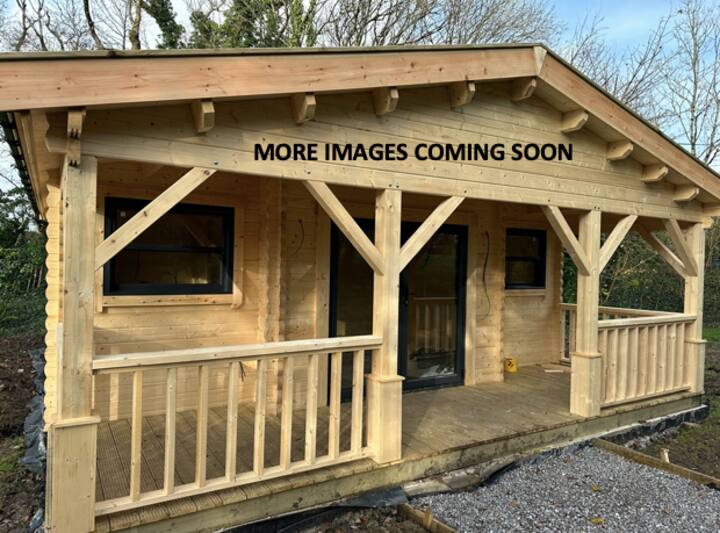 Glyndwr Self-catered Log Cabin - Cowbridge